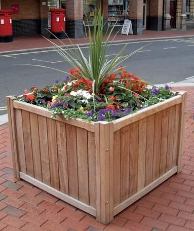 New planters for High Street – East Grinstead Town Council